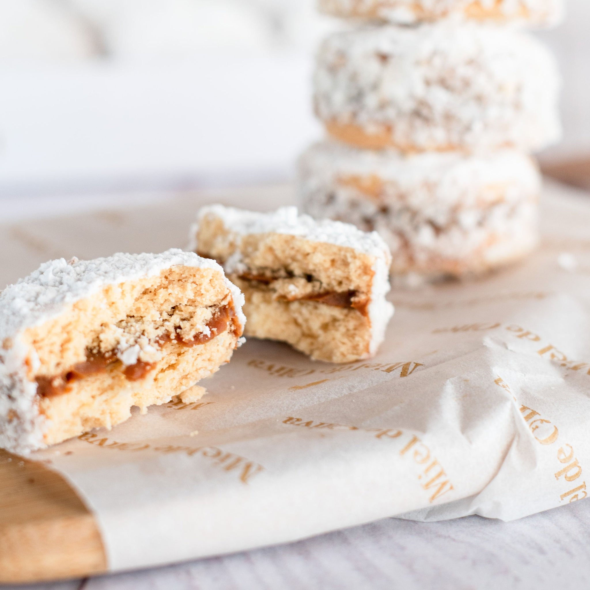 Caja con 24 alfajor mini – mieldeoliva